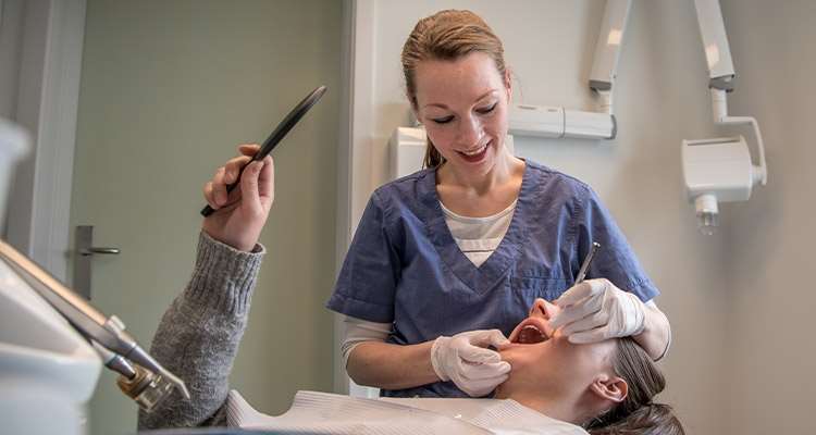 Paradentosebehandling i Aarhus | Tandklinik nær Egå og Skæring